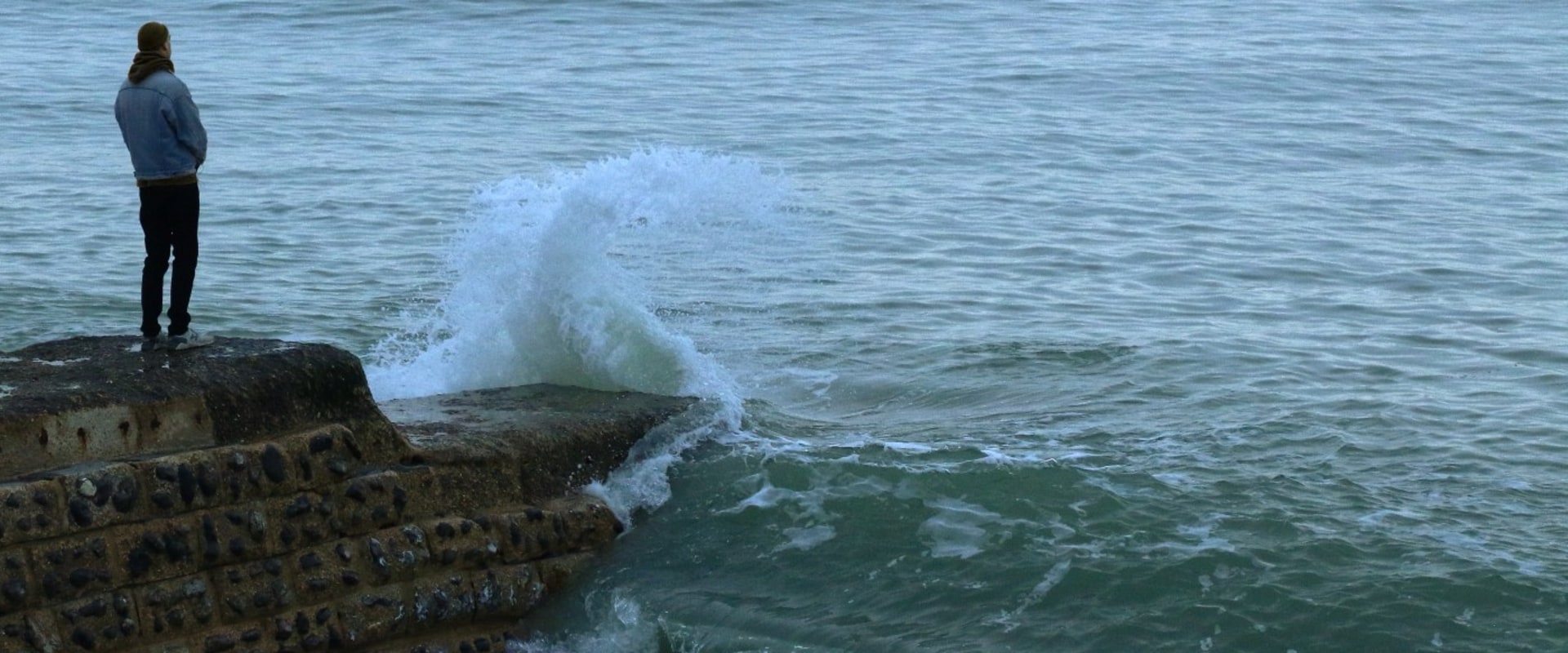 What is the difference between acute and chronic ptsd?